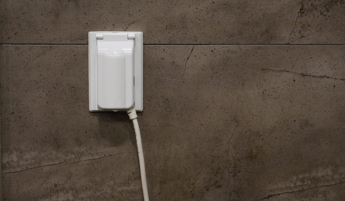 Vertical vs. Horizontal Kitchen Outlets—Which Is Best? - DIY All Day