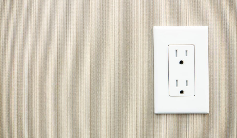Vertical vs. Horizontal Kitchen Outlets—Which Is Best? - DIY All Day