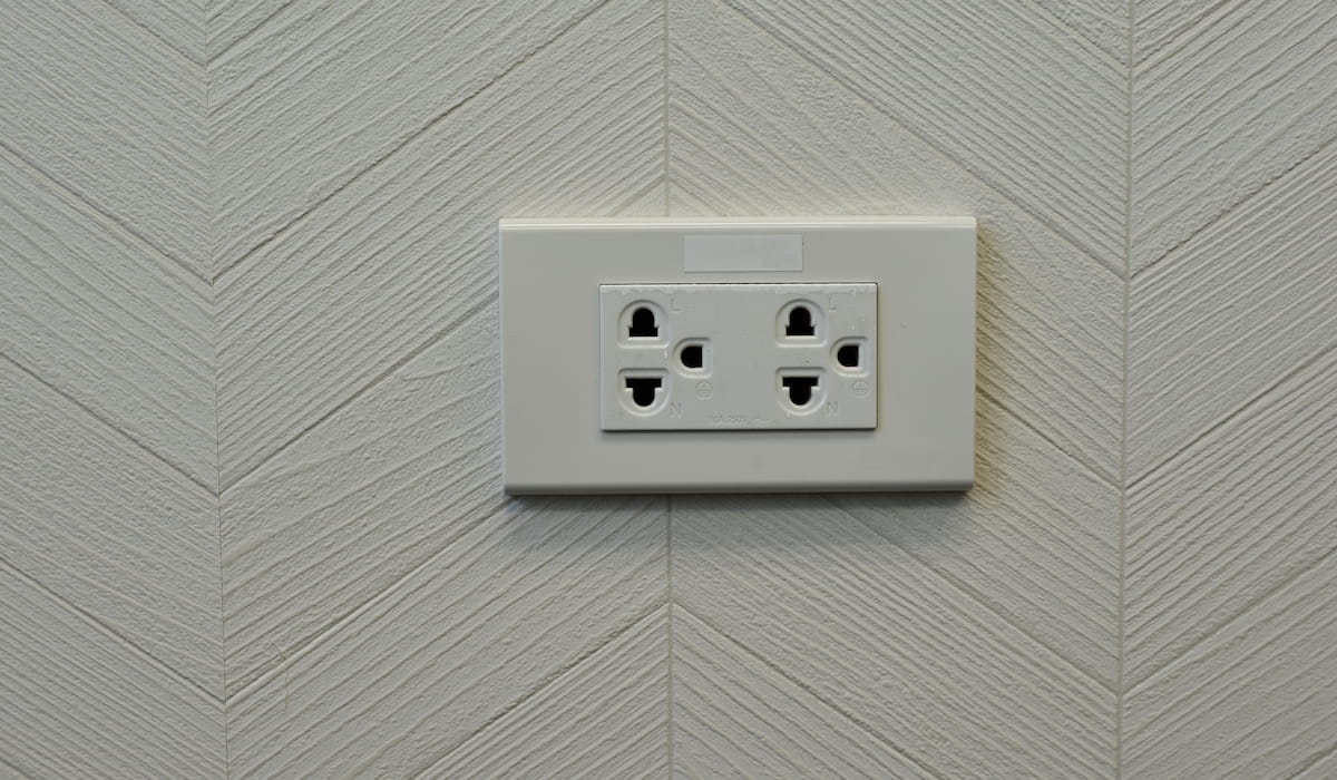 Vertical vs. Horizontal Kitchen Outlets—Which Is Best? - DIY All Day