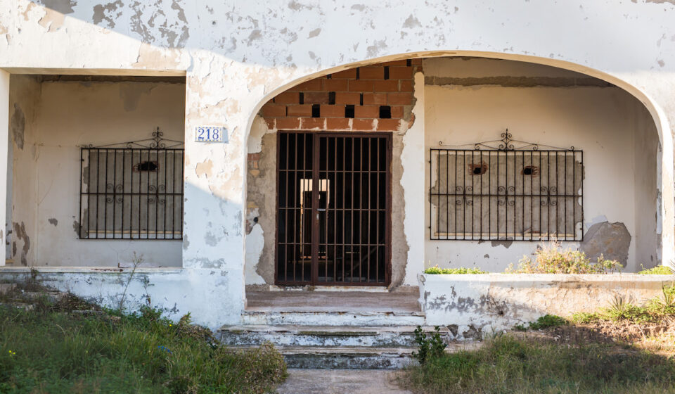9 Reasons Houses Get Condemned - DIY All Day